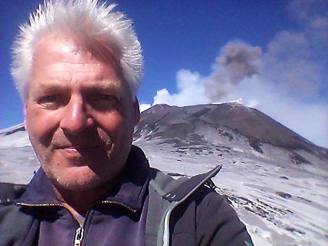 Boris Behncke intervista Marco Neri: il gas radon sull'Etna, tutto ...
