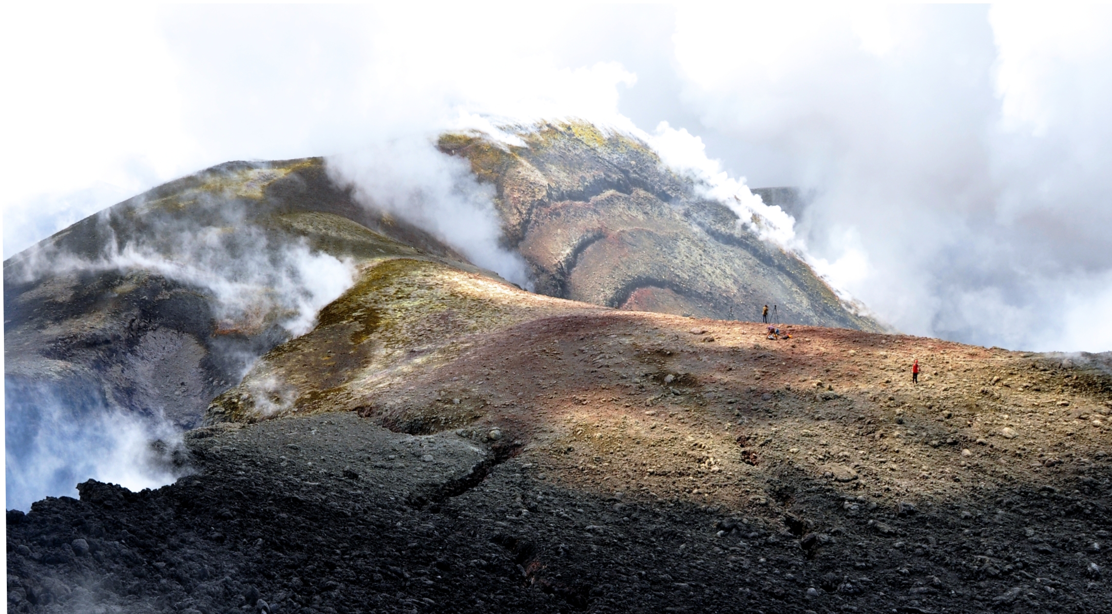 Foto fratture summit e gas da terra - Il Vulcanico