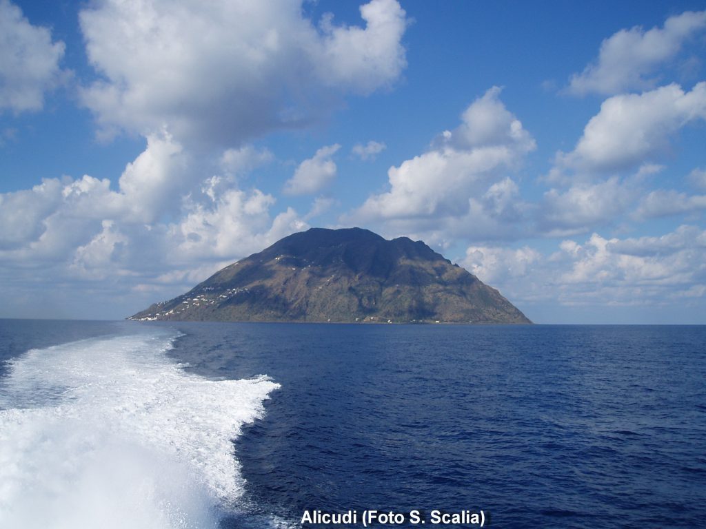Sopra e sotto il mare: ecco i 36 vulcani, attivi o già spenti, visibili ...