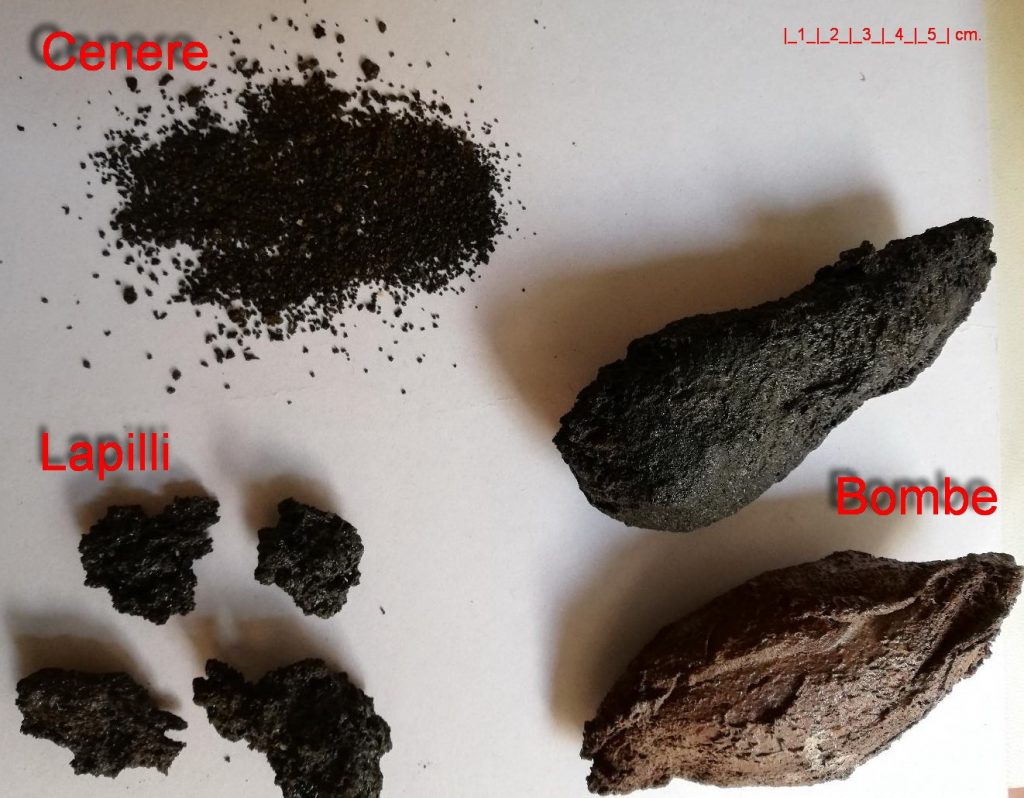 Esempio di ceneri, lapilli e bombe vulcaniche (Foto e collezione S.Scalia) - Il Vulcanico